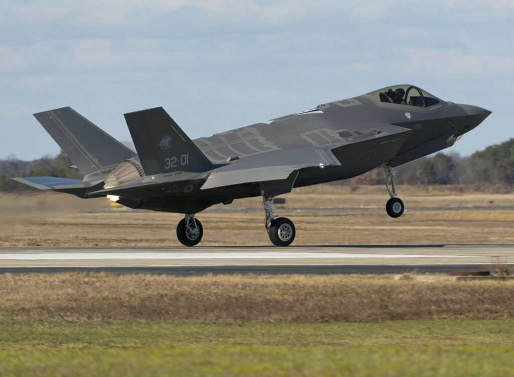 Caças F-35 assumem linha de frente da defesa da OTAN - Revista Asas