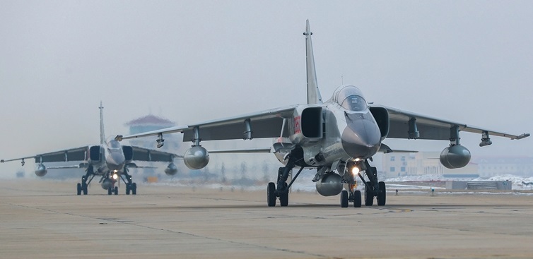 Chineses usam jatos JH-7 para lançar minas navais - Revista Asas