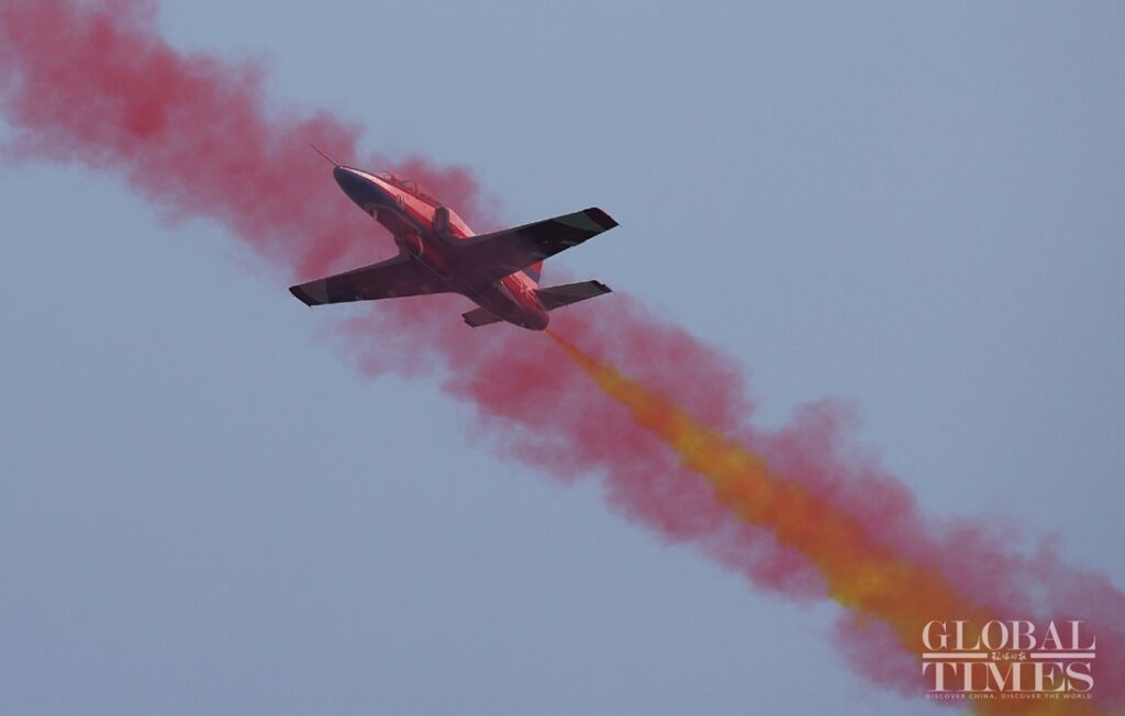 Show aéreo marca aniversário da China comunista - Revista Asas